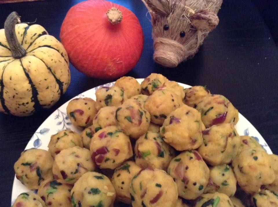 Smoky Aloo Bondas with Cheesy Centre: A Delicious Twist